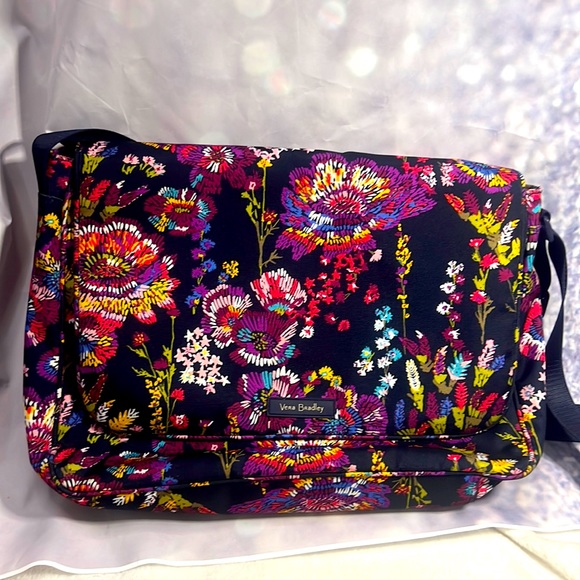 Vera Bradley | Bags | Vera Bradley Lighten Up Essential Messenger Bag ...